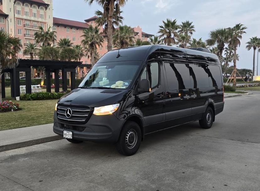 Houston Airport Transportation | IAH & Hobby Shuttle, Limo & Car Service